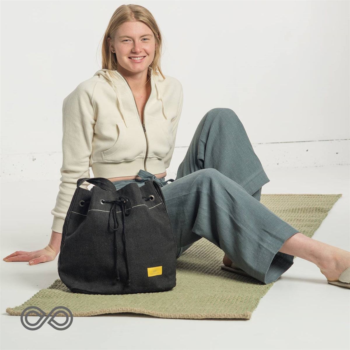 Hemp Purse with Cinch Closure and Shoulder Straps – Rawganique